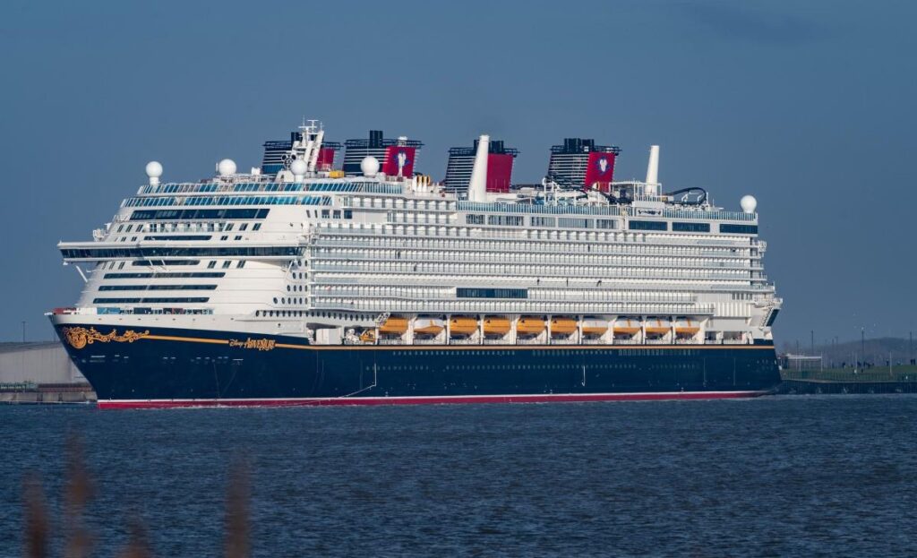 Disney recibe al Disney Adventure - Un Mundo de Cruceros